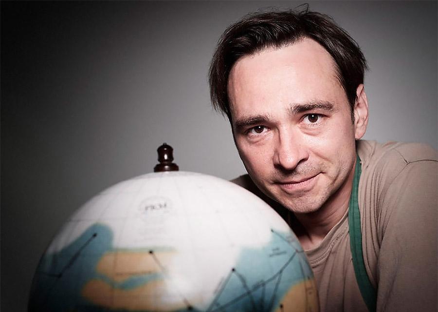 手工制作的火星全球的Michael Plichta - NicePSD 优质设计素材下载站